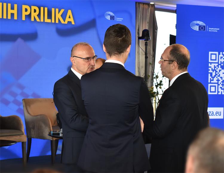 Ministry of Foreign Affairs of the Republic of Croatia - OECD ...