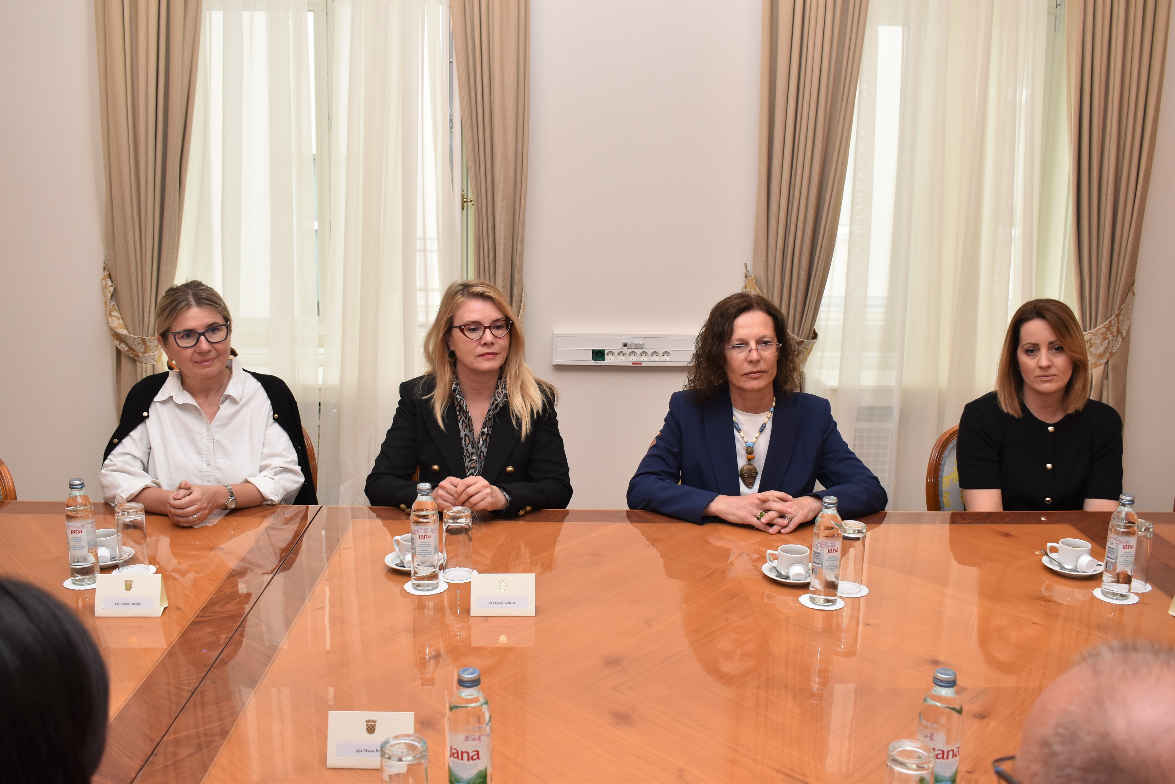 Ministarstvo vanjskih i europskih poslova RH - Vlada Republike Hrvatske i UNICEF u projektu ...